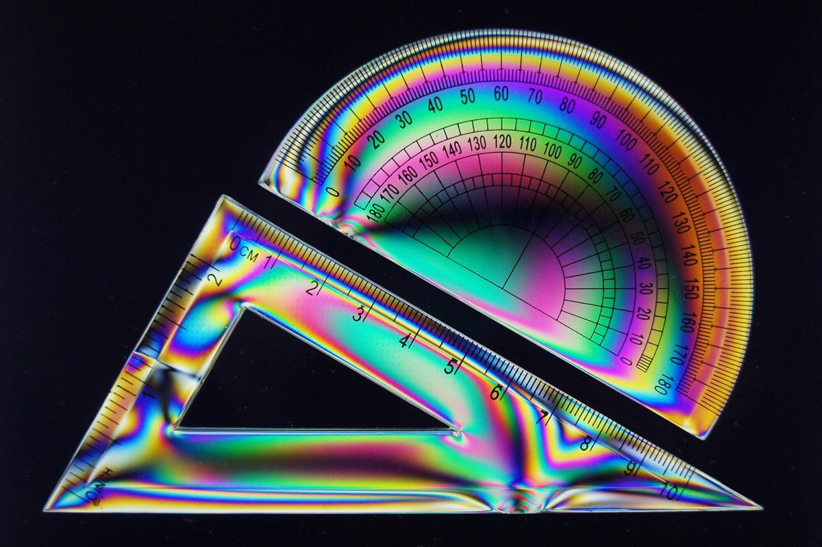 Liquid crystal displays (LCDs) – Physics with Keith